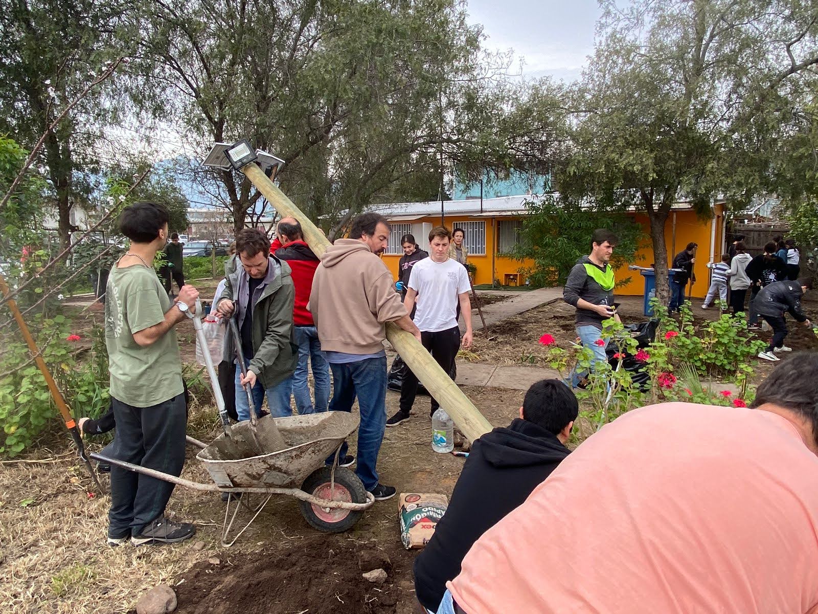 Trabajos Familiares comunidad que trabaja unida - Colegio San Anselmo